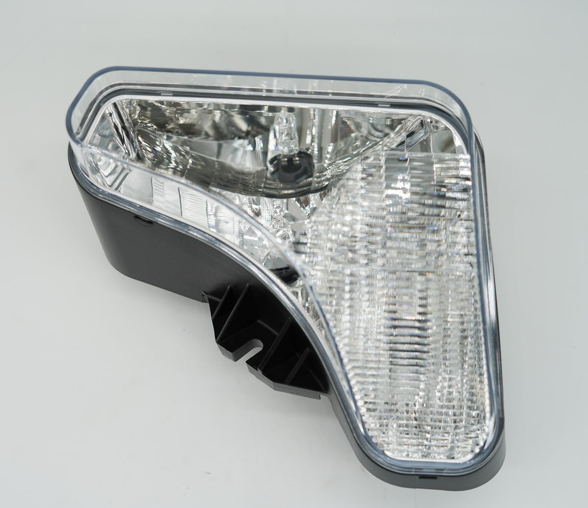 LEFT HEADLIGHT ASSEMBLY WITH BULBS P/N 7251341 – White Star Machinery